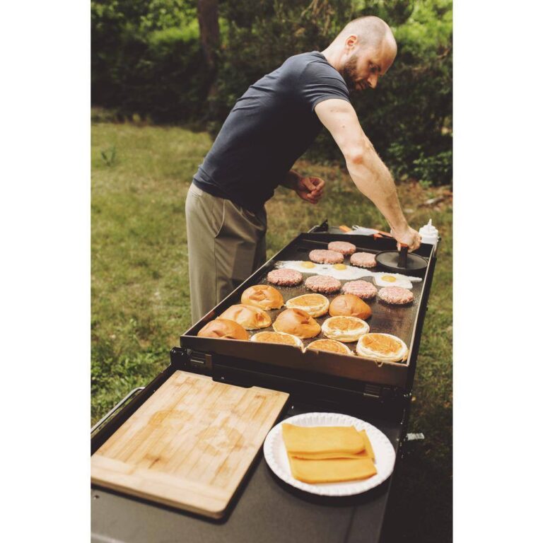 Razor GGC2241M-A 37 in. 4-Burner Propane Gas Griddle Grill with ...